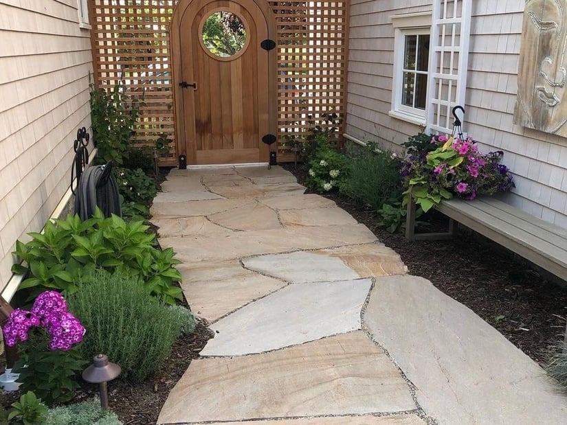 Natural Stone Walkways Featuring Sawn Flagstone