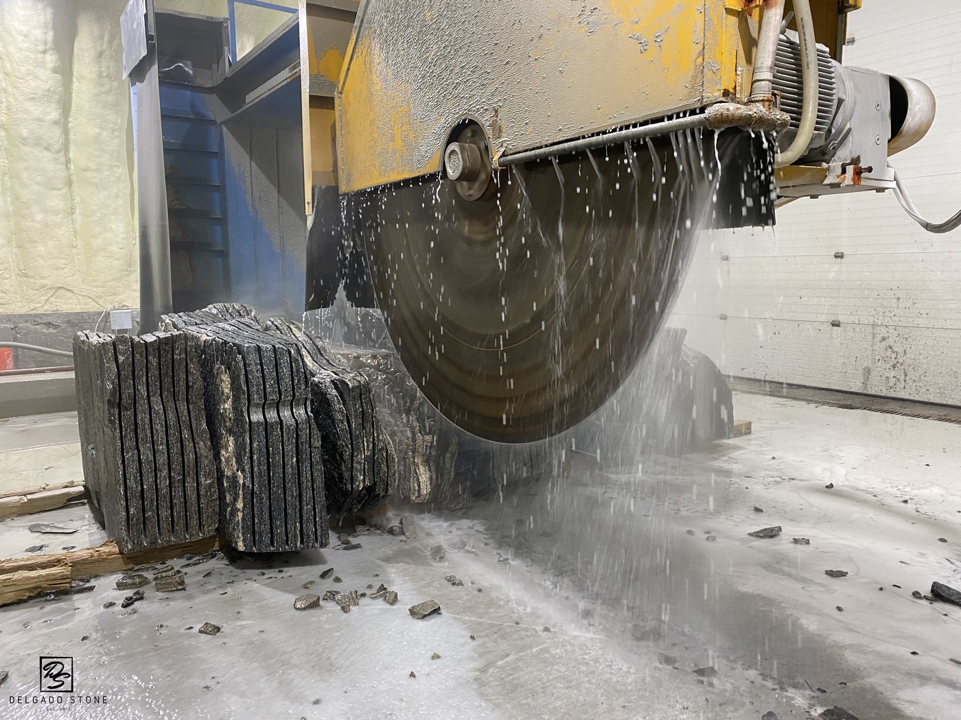 What’s the Difference Between Sawn & Split Flagstone?