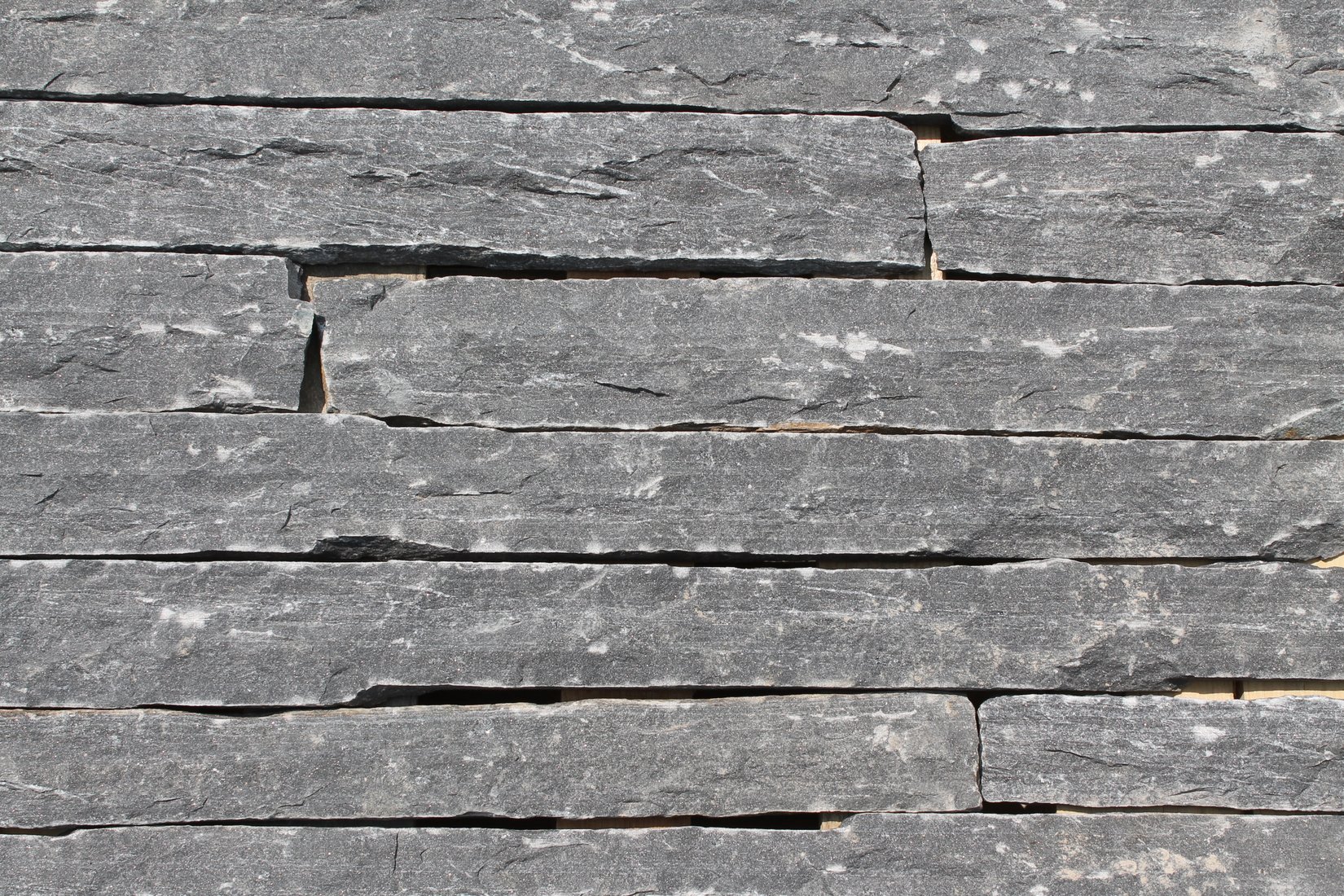 3 Ways Linear Stone Veneer Can Impact a Design Project