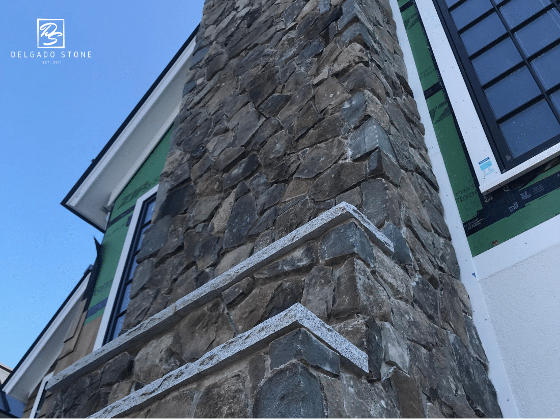 Fieldstone Dark Natural Stone Veneer - Delgado Stone