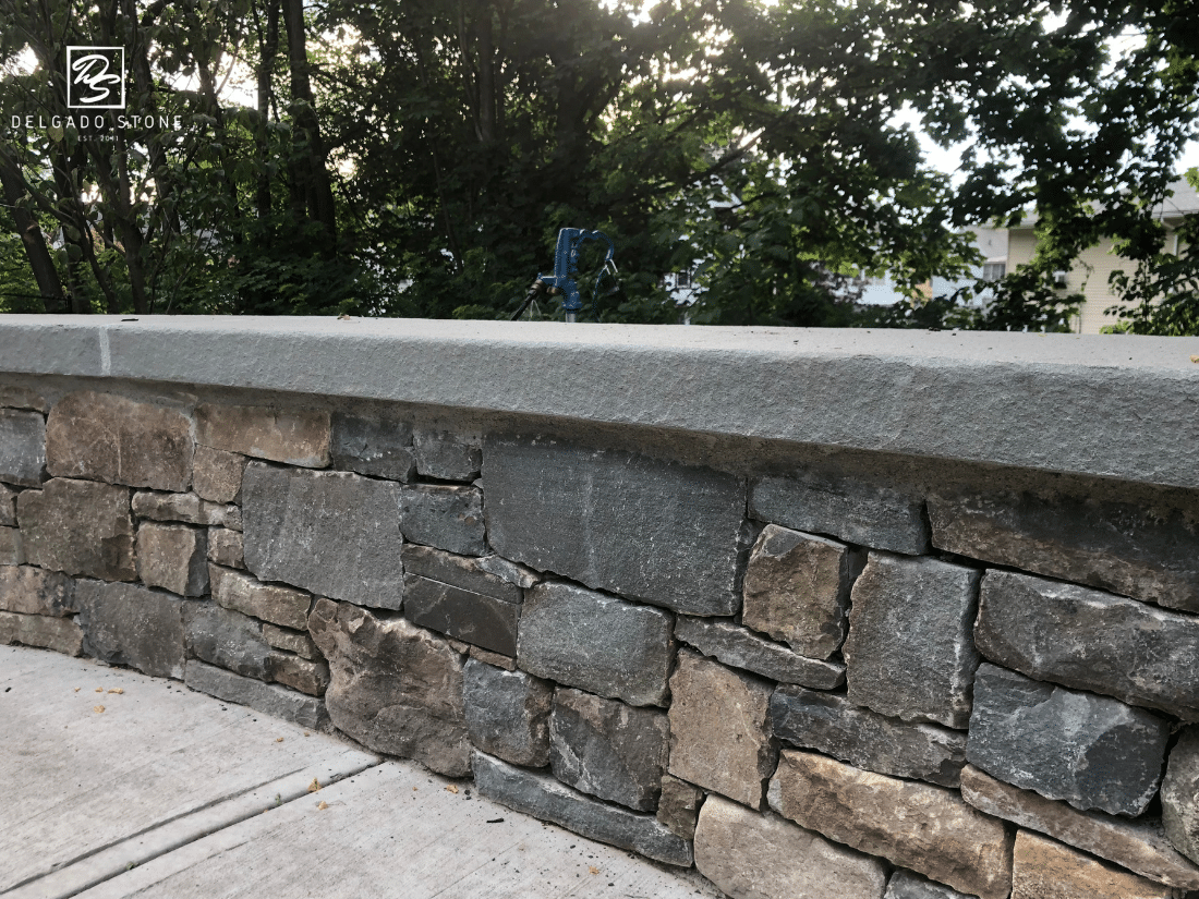 Fieldstone Dark Natural Stone Veneer - Delgado Stone